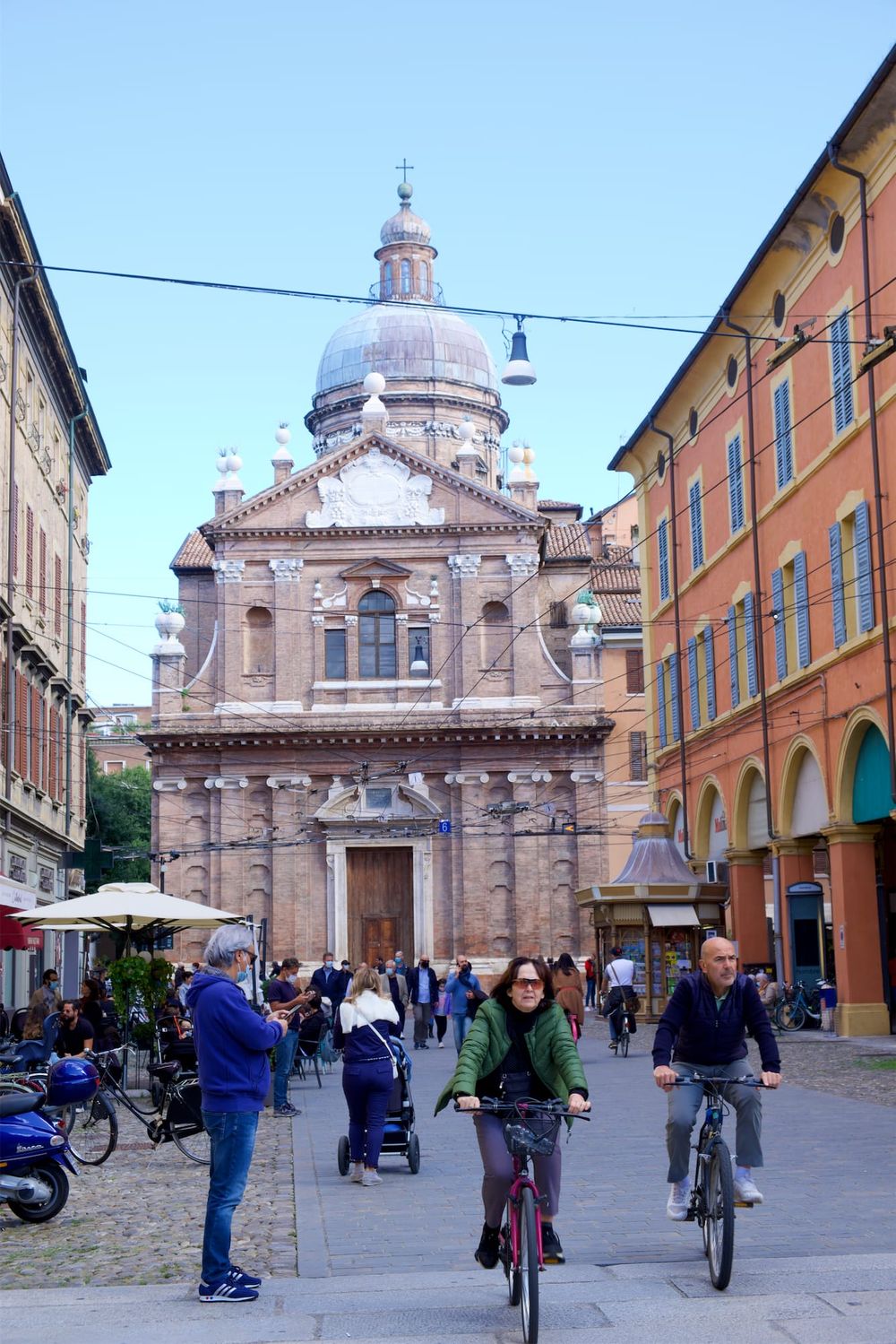 Discovering Modena and neighborhoods