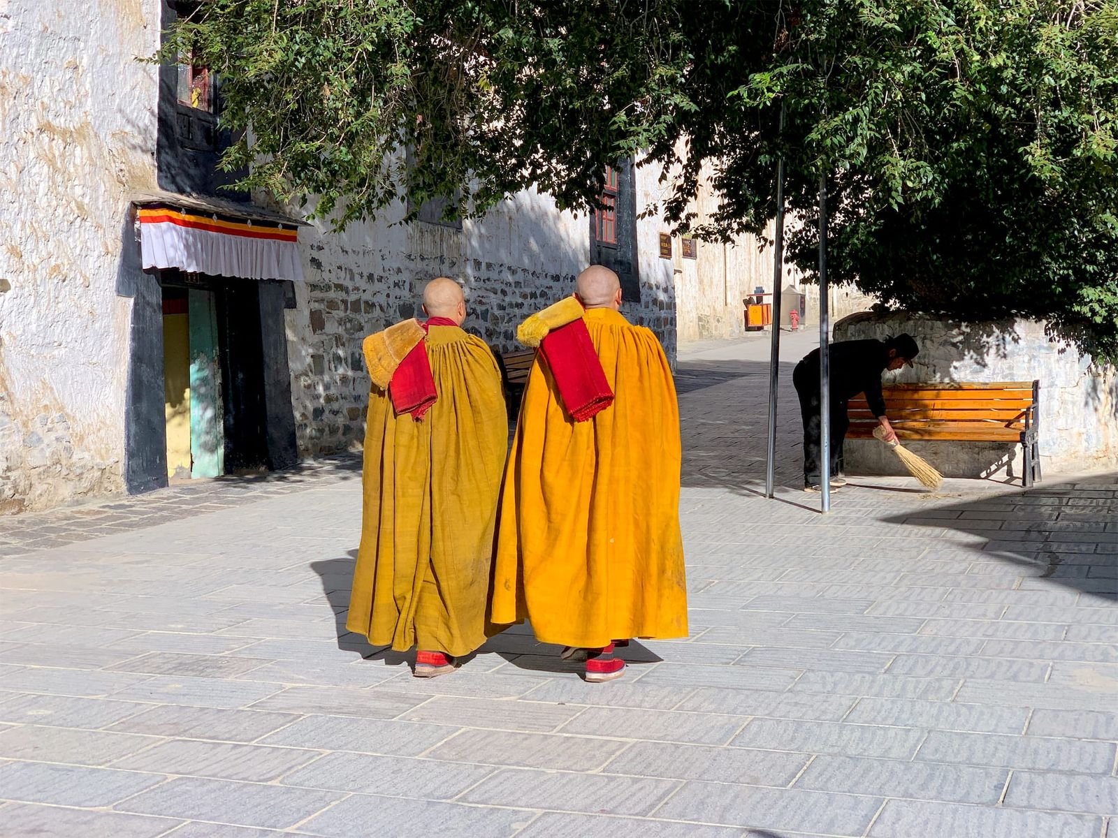 Tibet: cielo blu e monasteri ad alta quota
