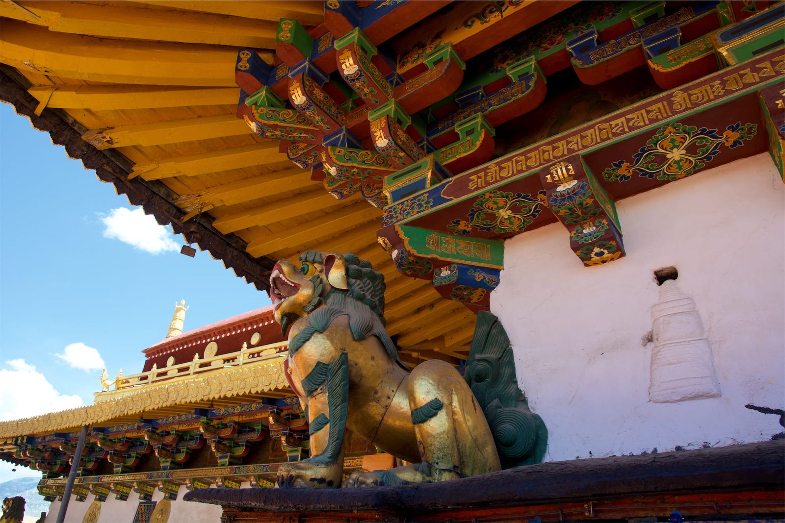 Tibet: cielo blu e monasteri ad alta quota