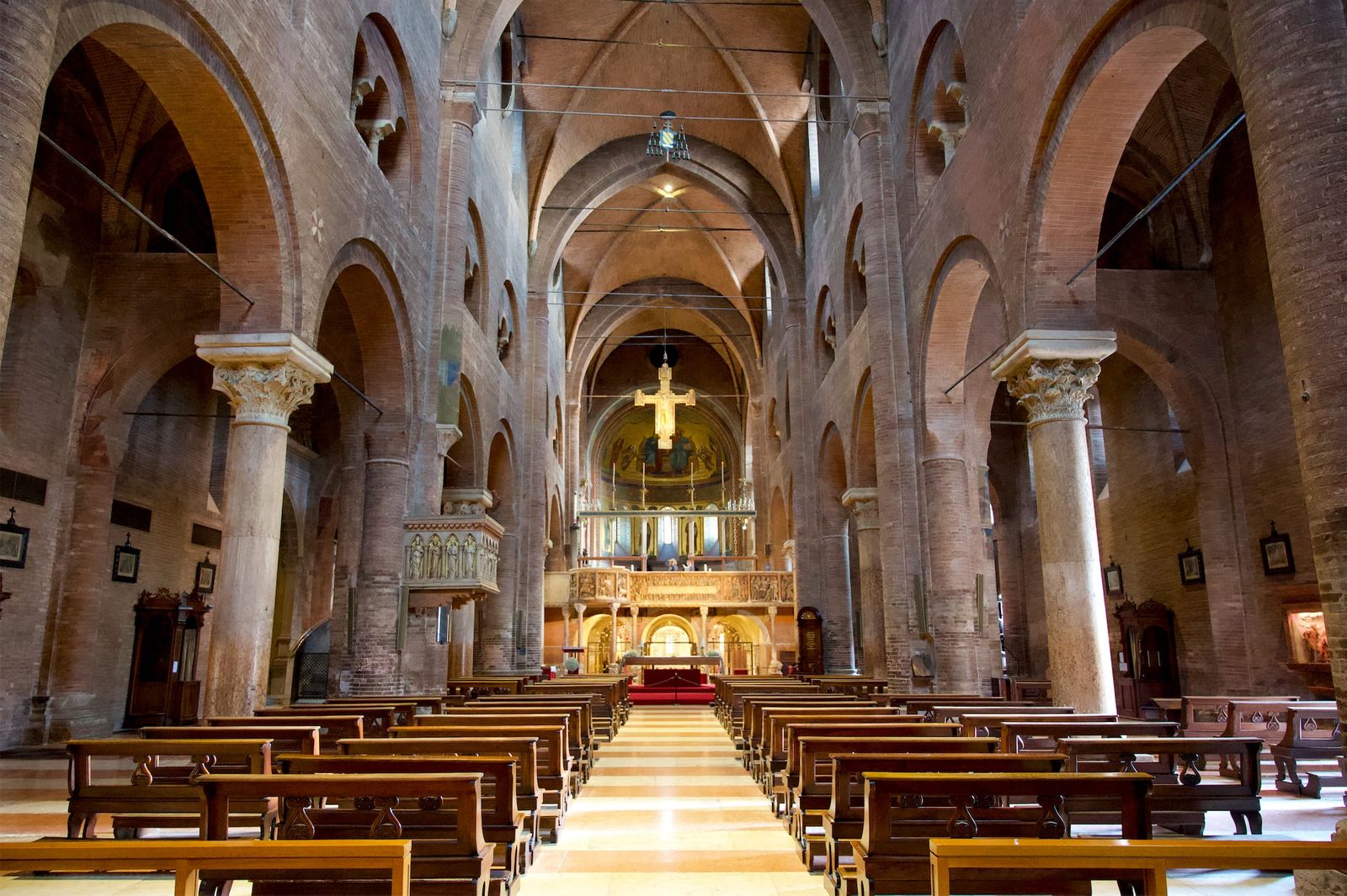 Discovering Modena and neighborhoods